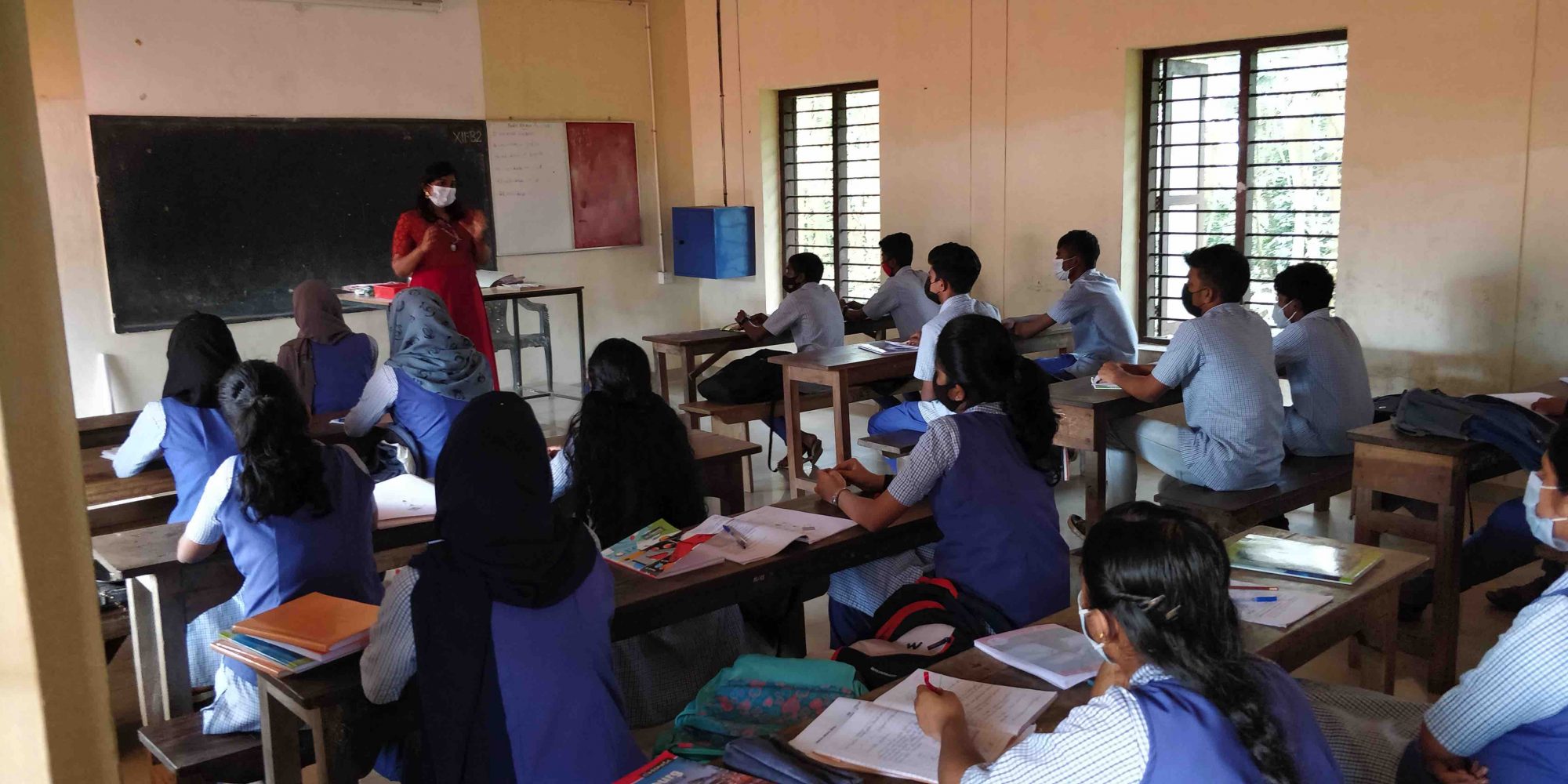 AIDS Day Program at LMS High School – SUT Academy of Medical Sciences