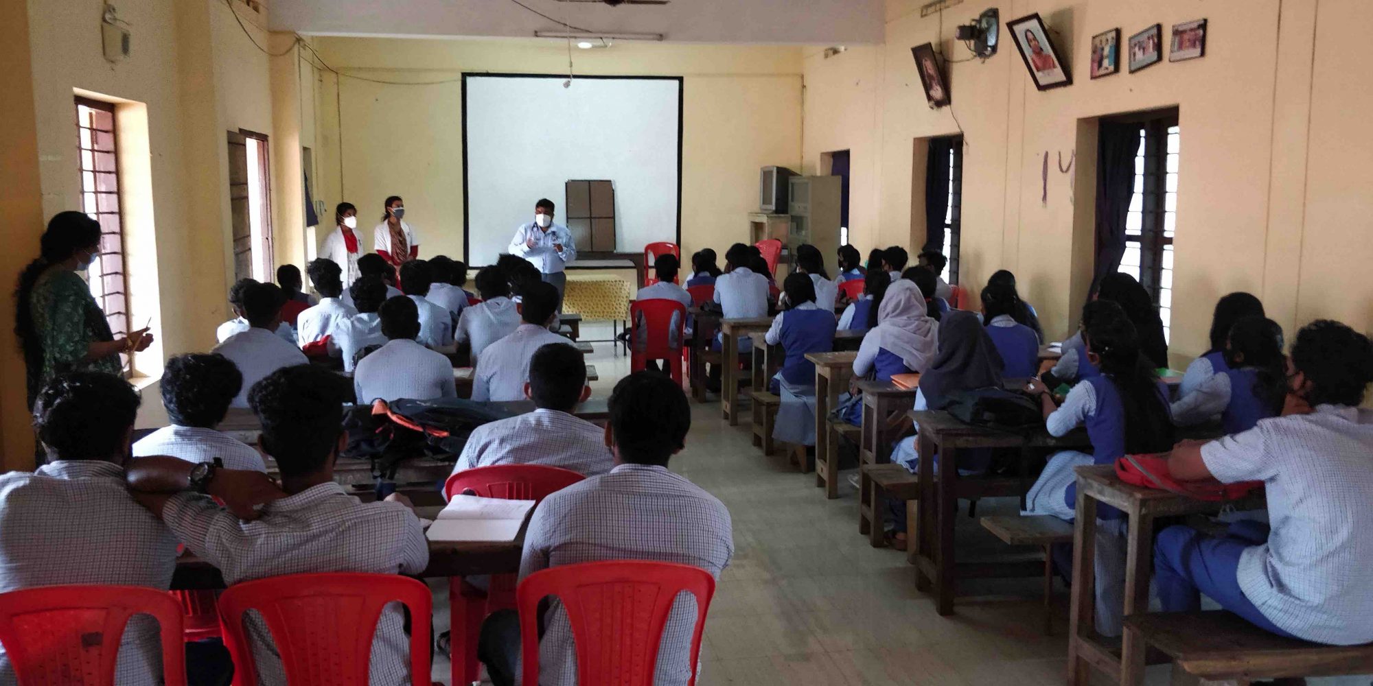 AIDS Day Program at LMS High School – SUT Academy of Medical Sciences